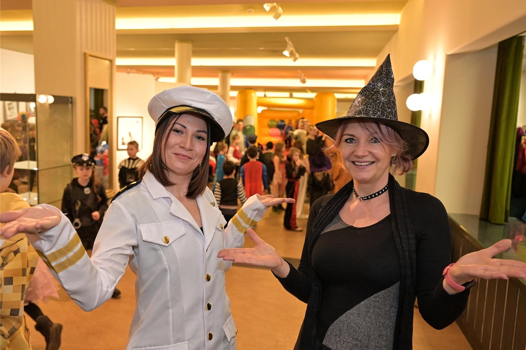 700 Kinder bei bunter Faschingsparty im Auer Kulturhaus