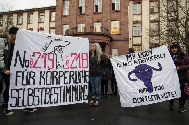 Abtreibung in Deutschland: Neue Kontroverse um Paragraf 218?