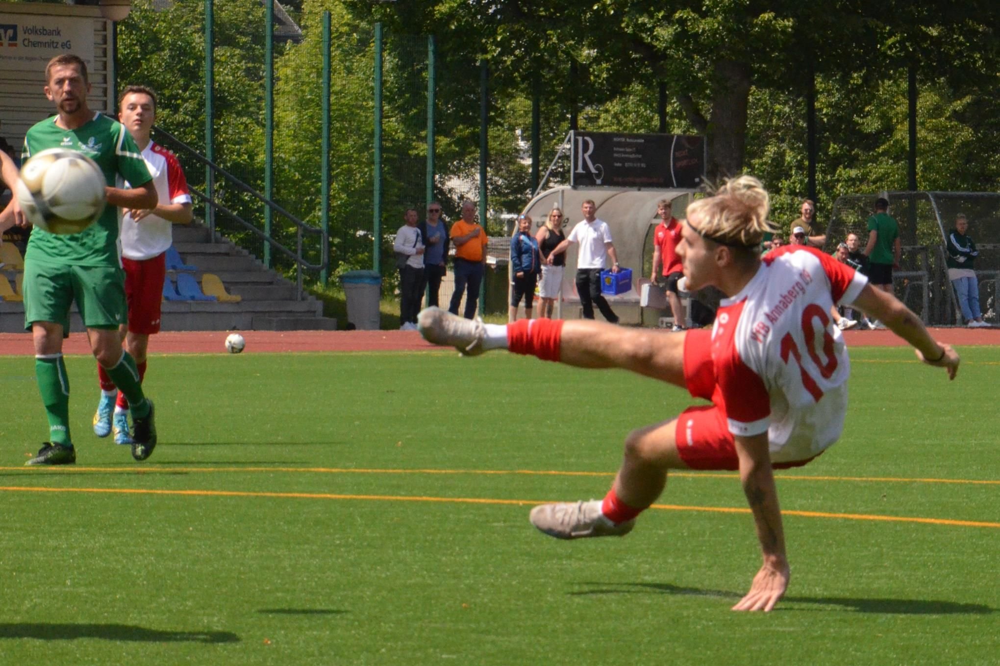 Annaberger Fußballer jubeln über doppelten Klassenerhalt