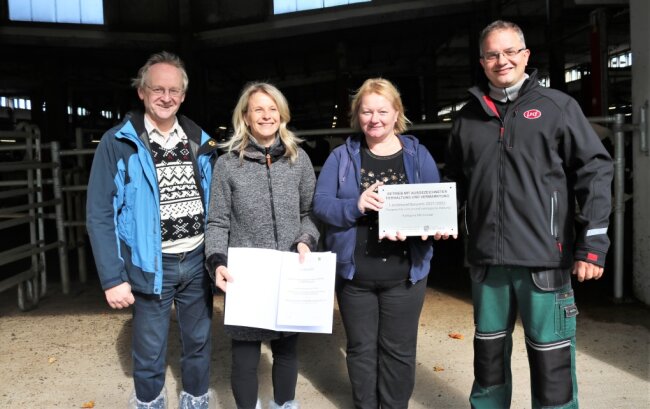 Ausgezeichnete Milchviehanlage in Memmendorf: Kühe können es sich auf ...