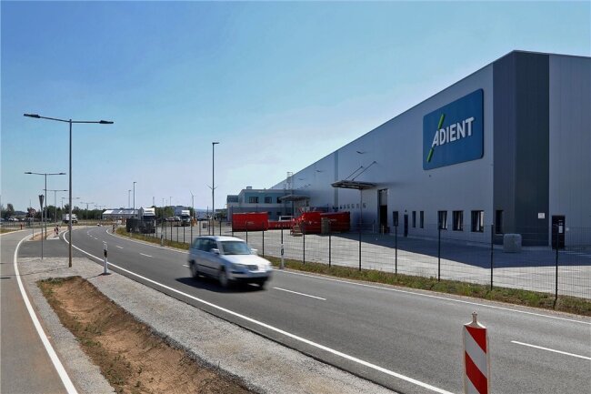 Automobilzulieferer Adient: Beschäftigte in Meerane sollen mehr Geld bekommen