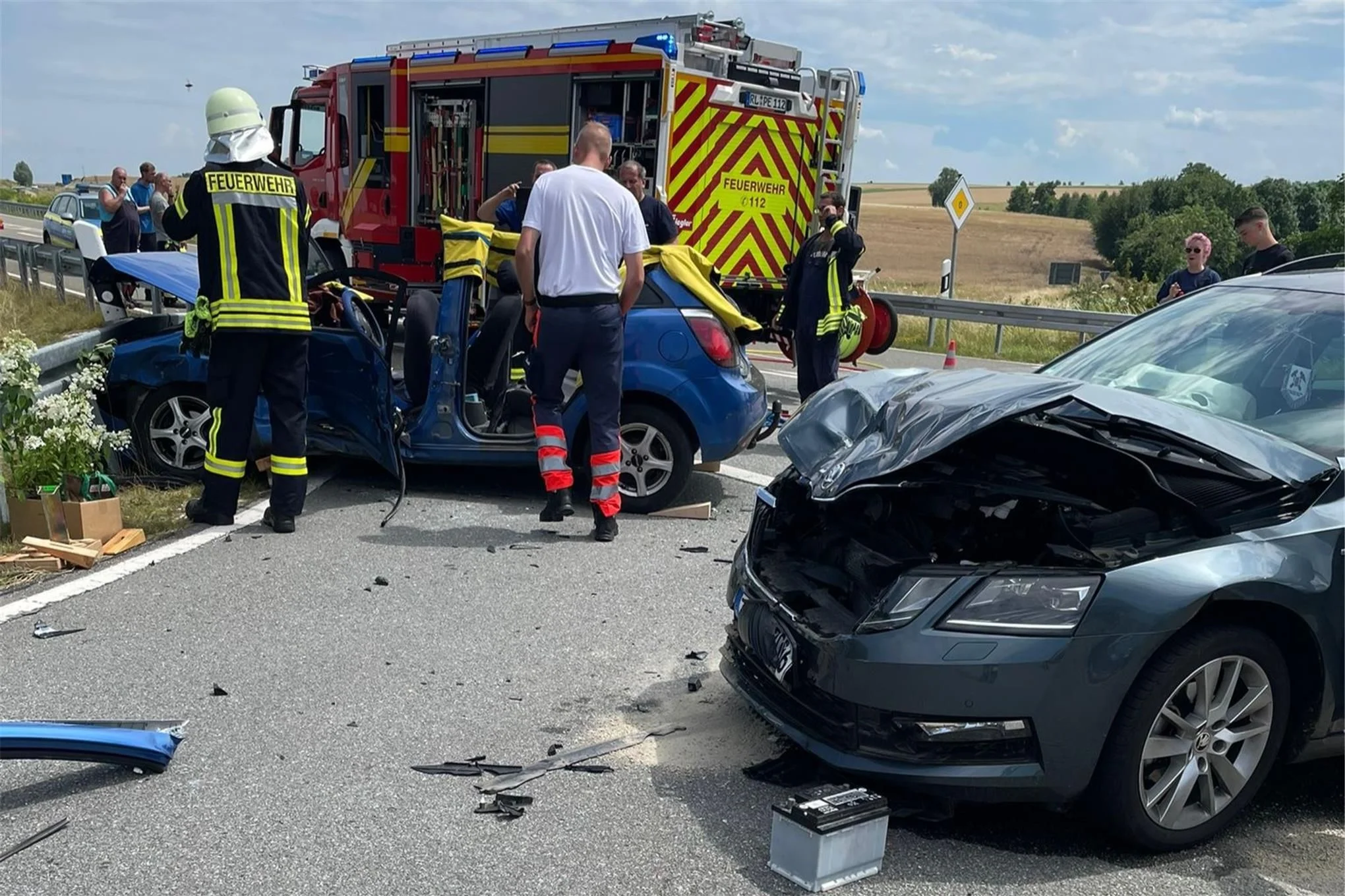 Autounfall an Kreuzung bei Penig: Zwei Frauen und ein Mann verletzt