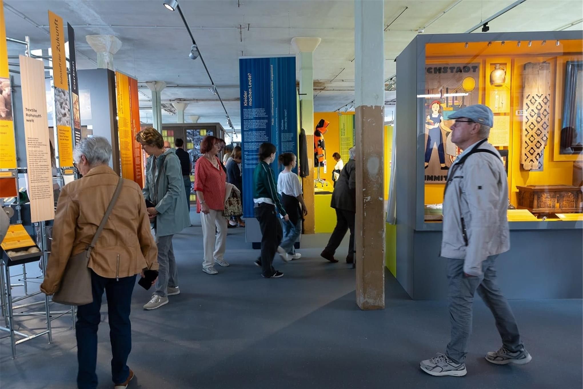 Crimmitschau: Erste Führung durch Dauerausstellung „Textil.Welt.Stadt ...