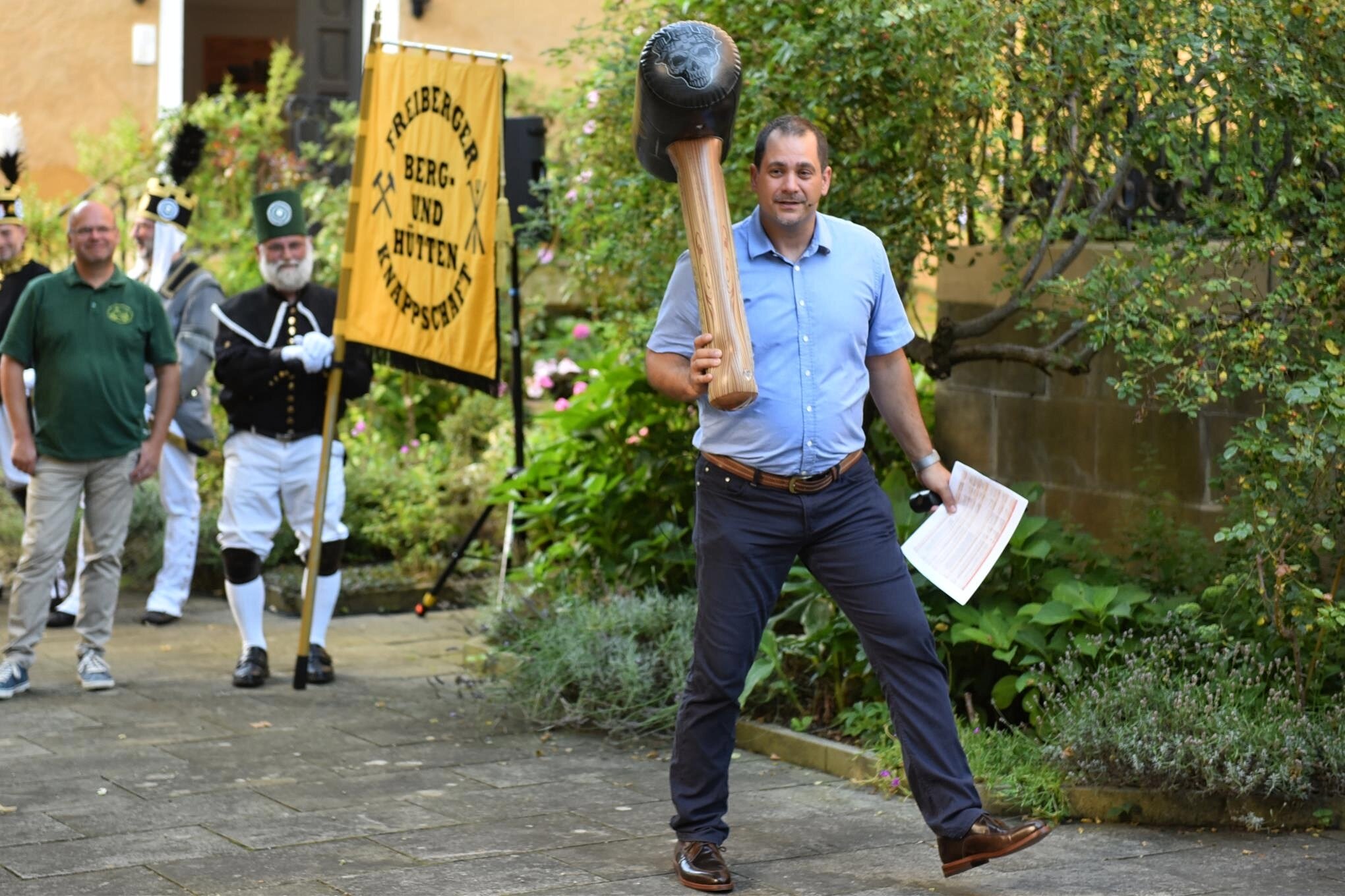 Das ist der Hammer: Bergakademie-Professor Fieback versteigert ...