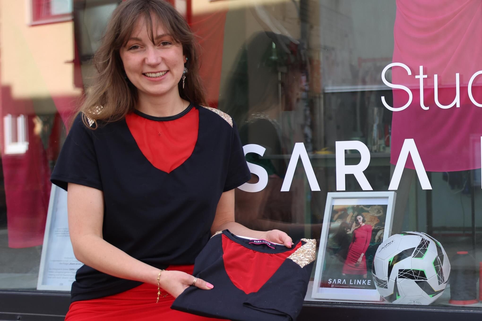 Designer-Shirt statt Billig-Trikot: Zwickaus Mode-Expertin Sara Linke entwirft stylishes EM ...