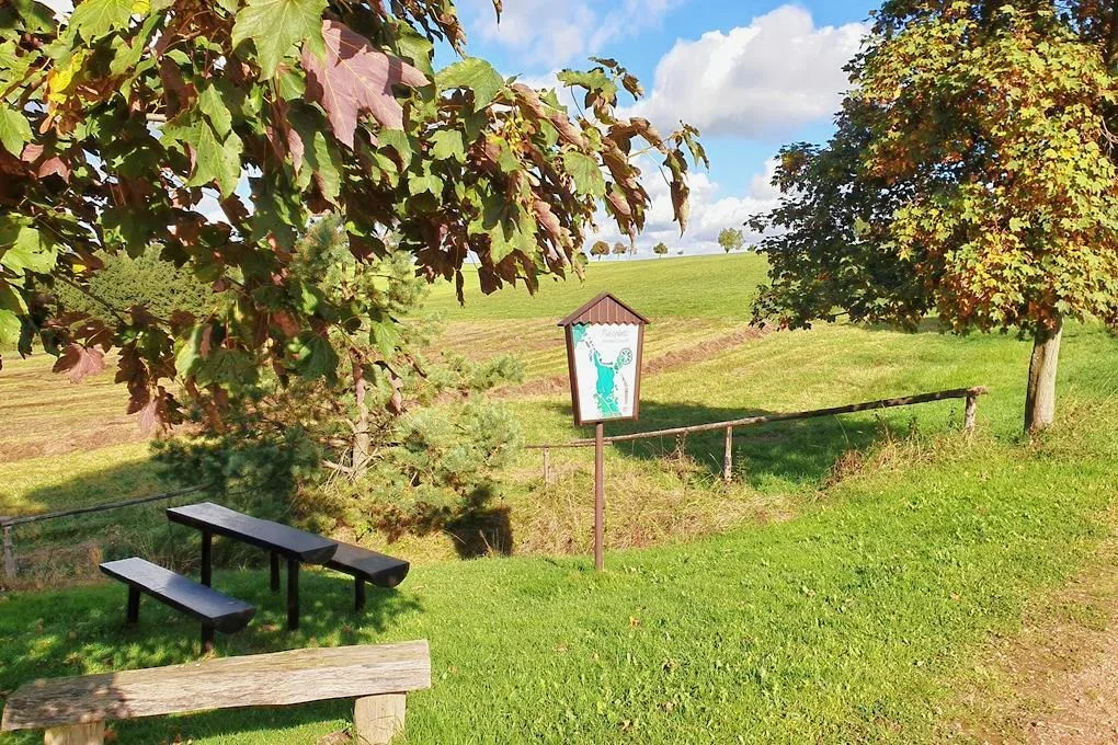 Die Tour zur Gimmlitzquelle bei Rechenberg-Bienenmühle folgt dem Weg ...