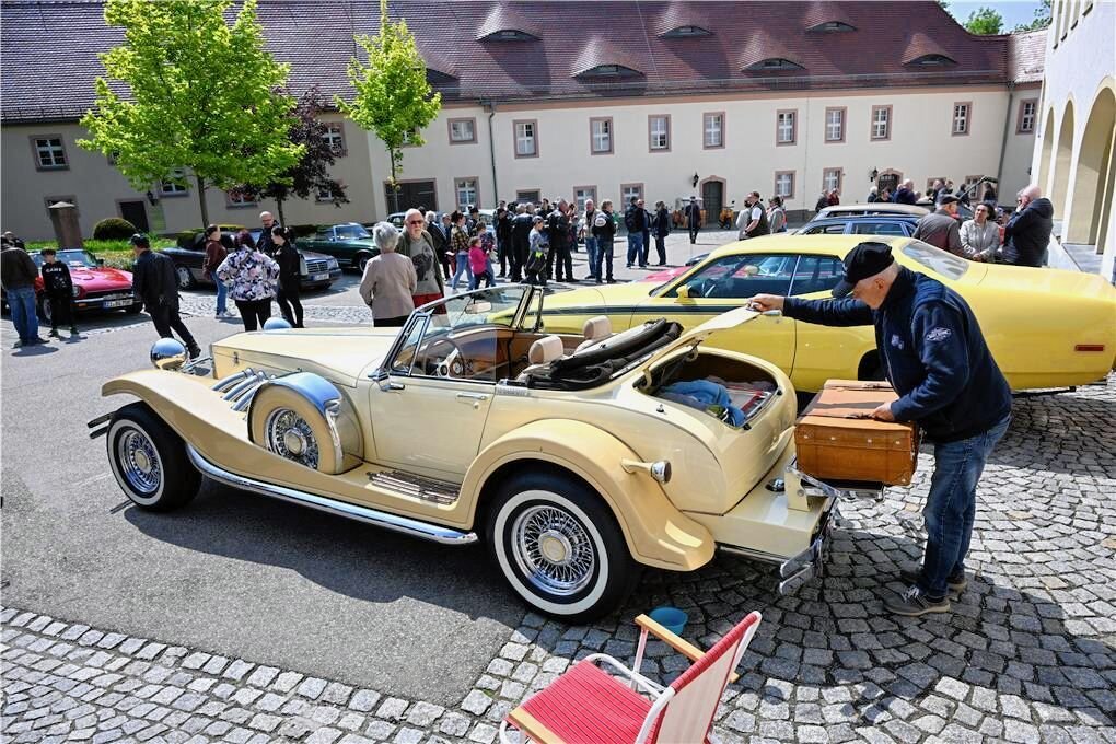 DKW, Cadillac und Gatsby: Mehr als 100 Fahrzeuge bei erstem Oldtimer-Treffen in Limbach-Oberfrohna