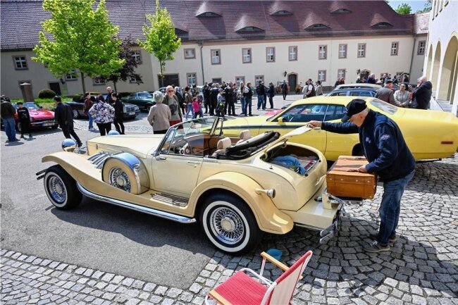 DKW, Cadillac und Gatsby: Mehr als 100 Fahrzeuge bei erstem Oldtimer ...
