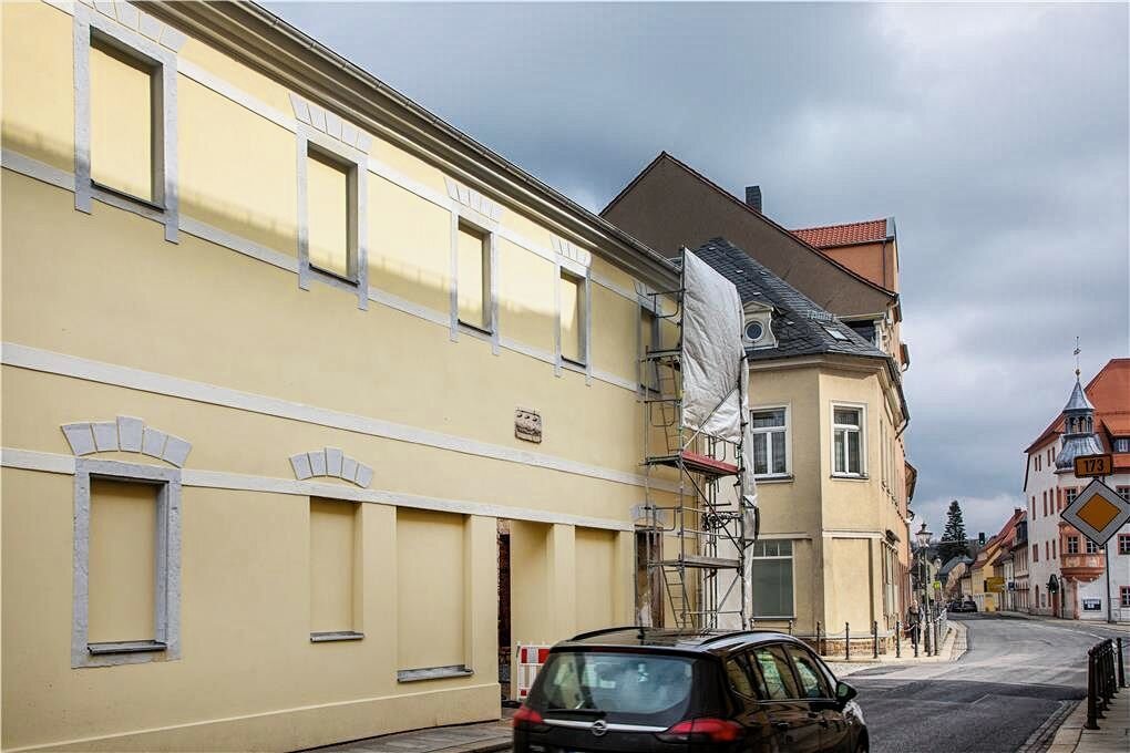 "Drei Schwanen" an der B 173 in Oederan: Wo der Fußweg mitten durchs ...