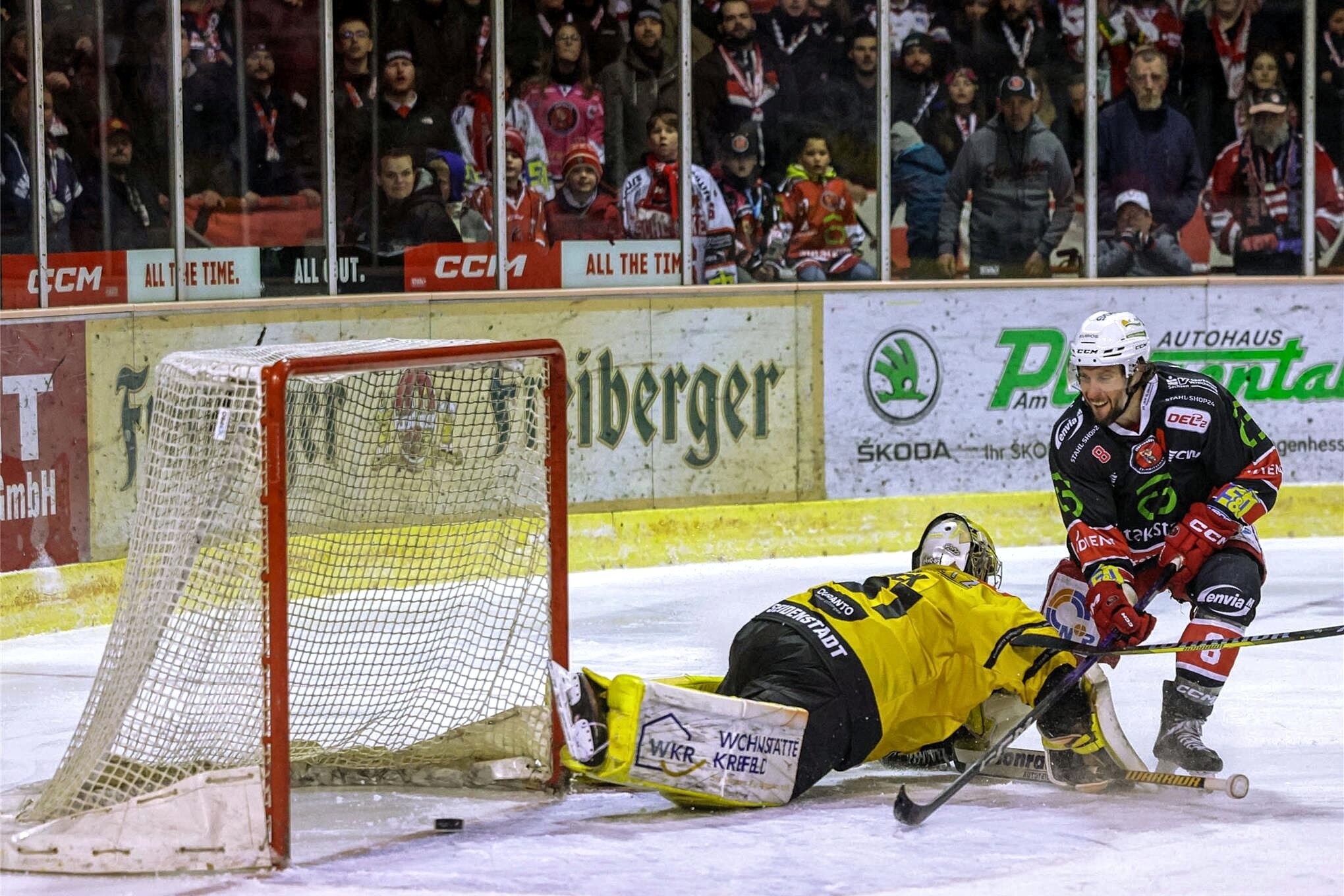 Eispiraten Crimmitschau stehen im Halbfinale: Dominic Walsh sorgt in ...