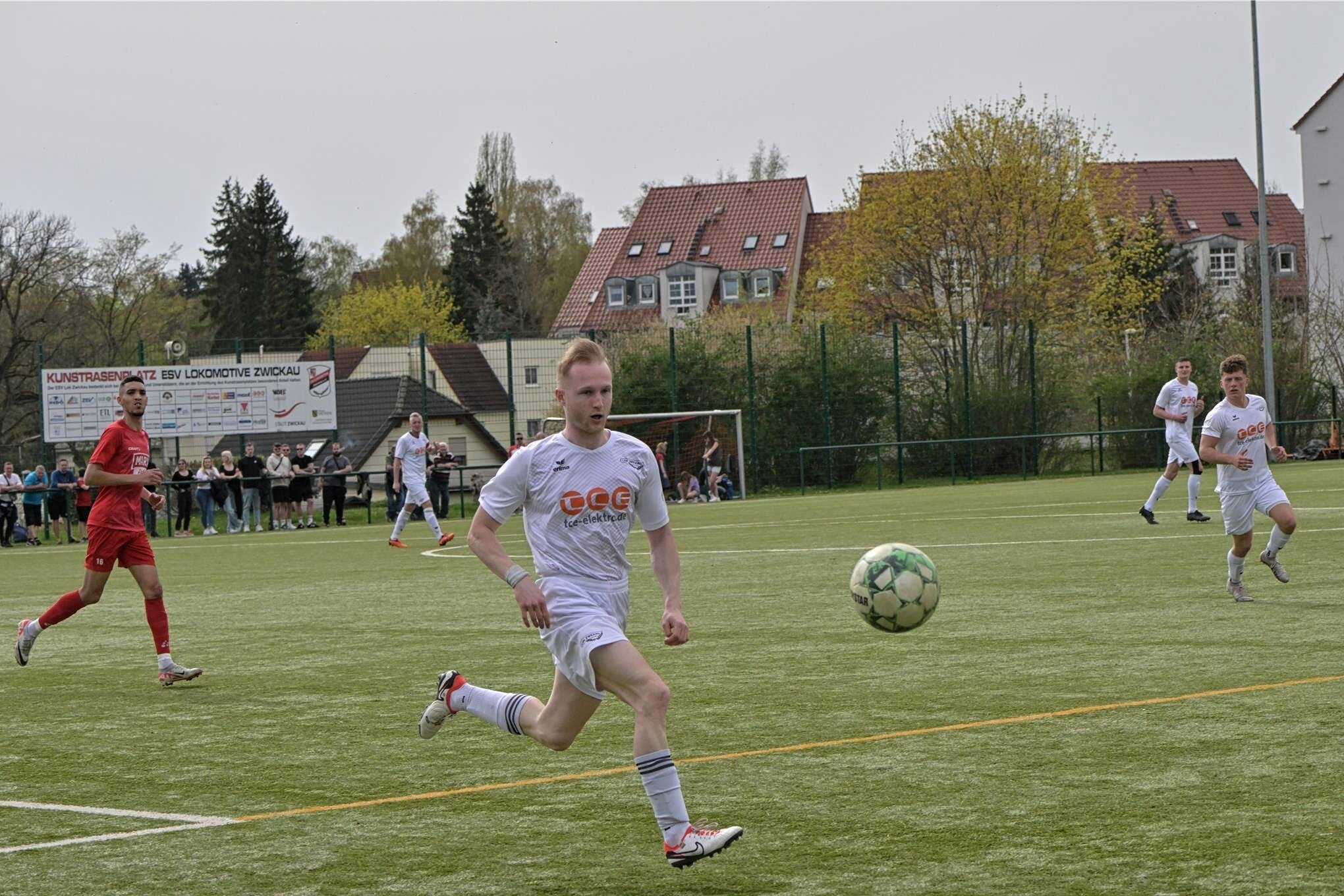 ESV Lok Zwickau grüßt nach Heimsieg wieder von der Tabellenspitze der ...