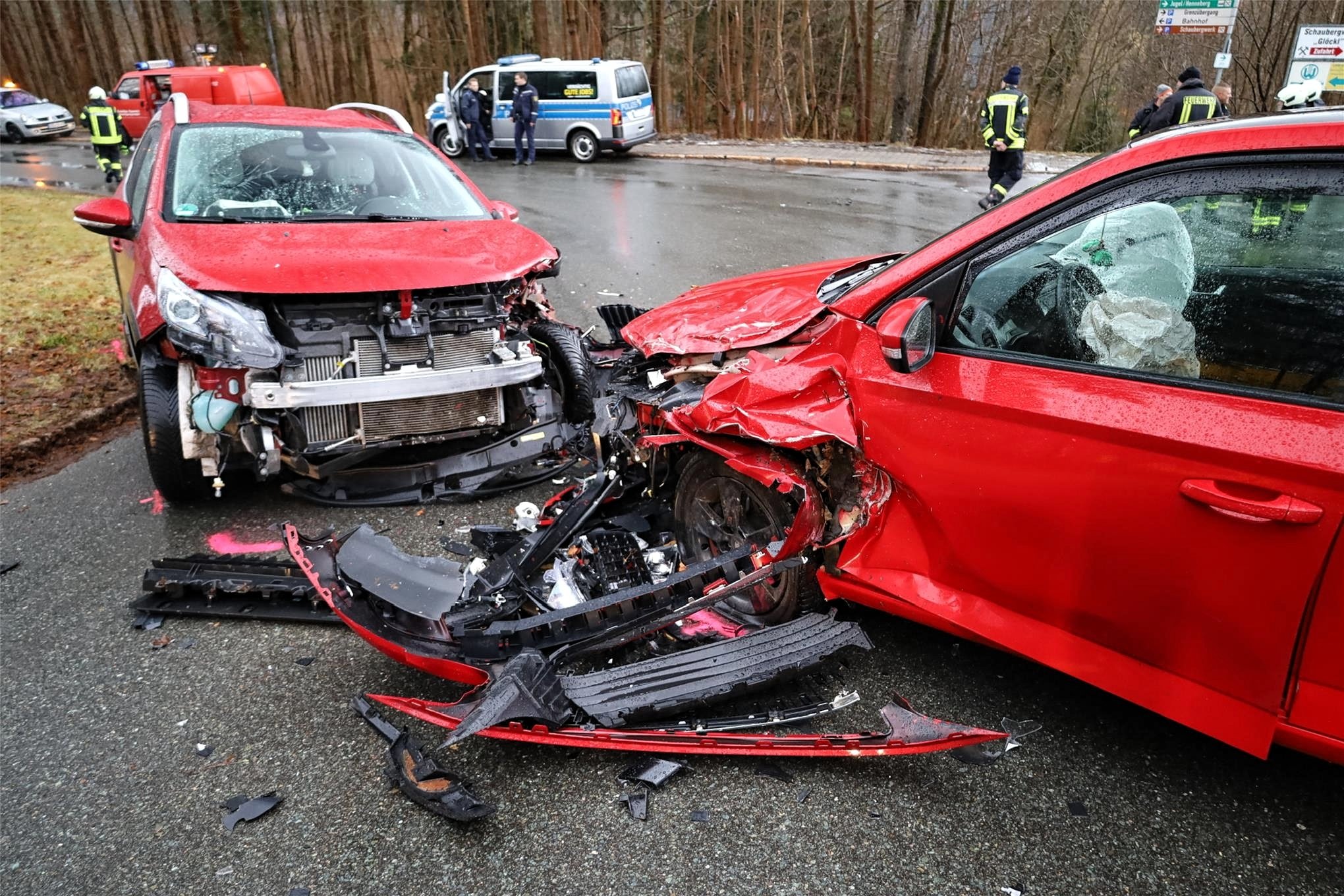 Frontalzusammenstoß in Johanngeorgenstadt: Eibenstocker Straße voll ...