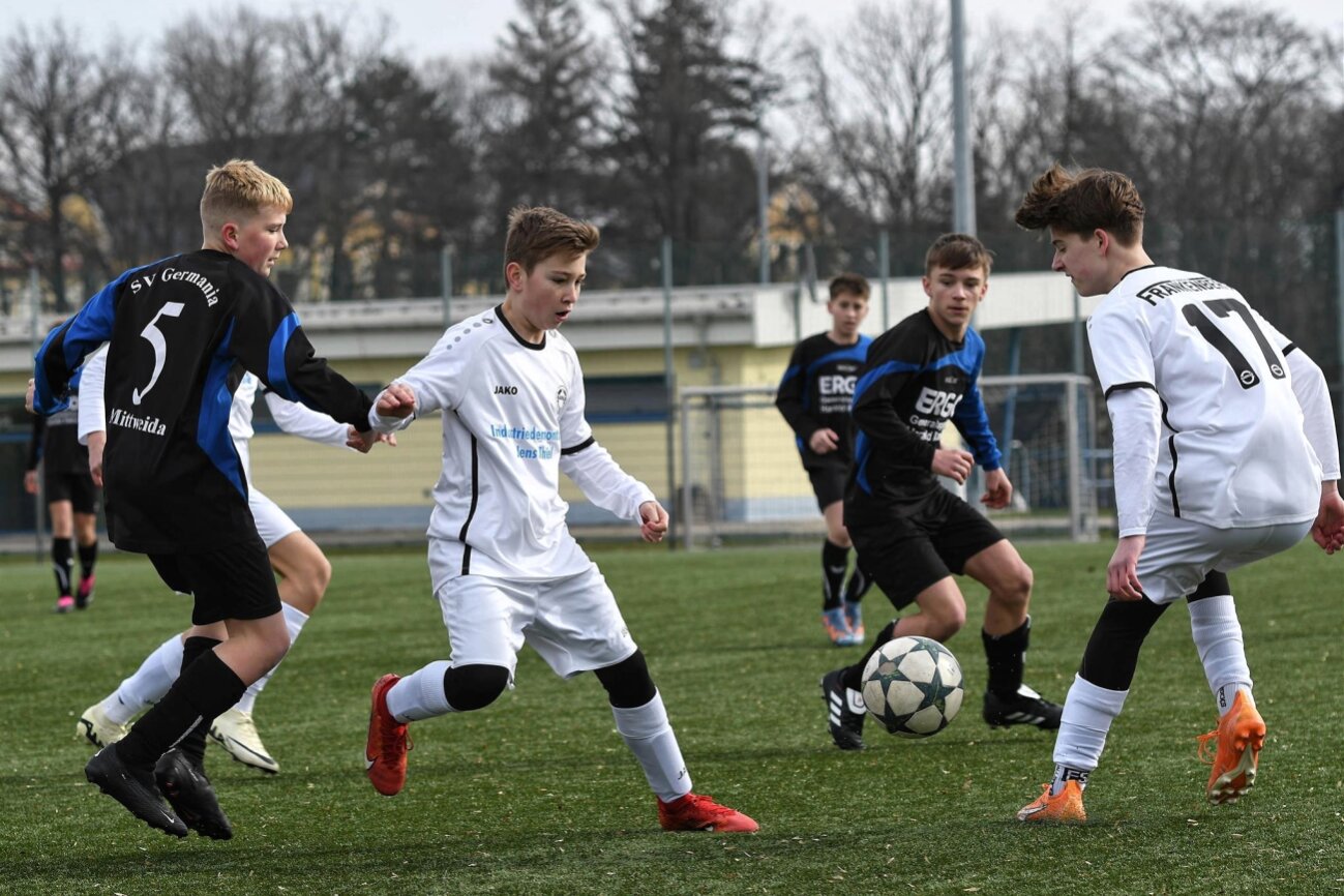 Frühes Tor ebnet Barkas-Talenten den Weg zum Derbysieg bei Germania ...