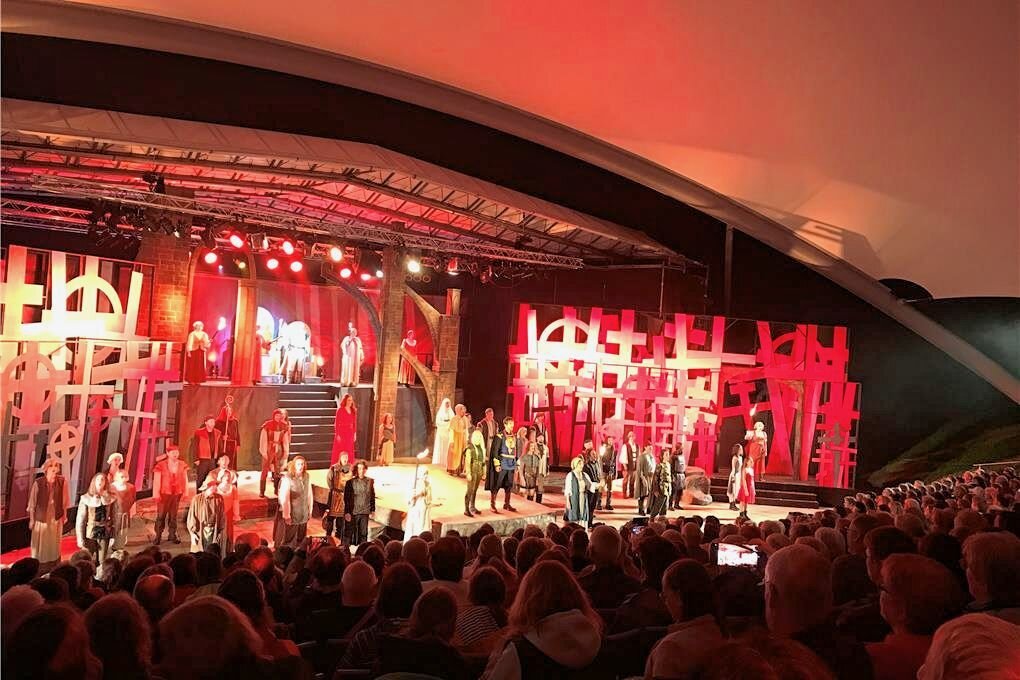 Gefeierte Premiere: Musical Artus-Excalibur begeistert in Plauen