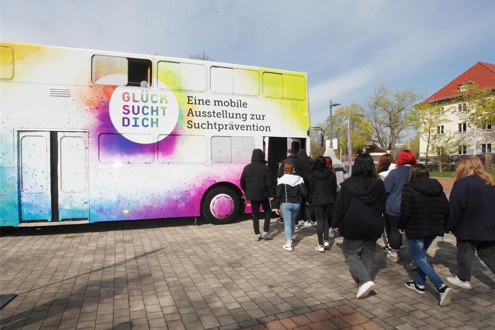 „Glück sucht dich“: Mobile Ausstellung zur Sucht macht in Crimmitschau Station