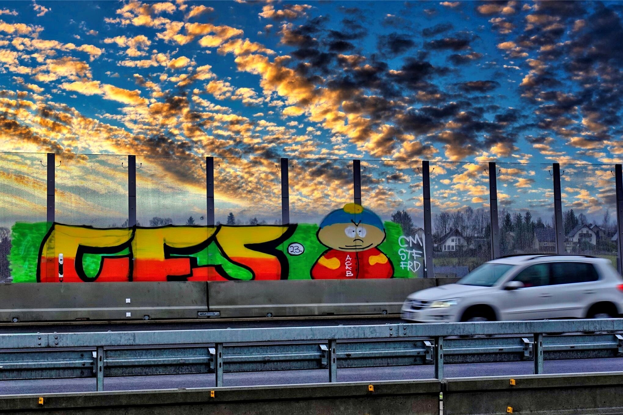 Graffiti hoch oben an der A 72 bei Wilkau-Haßlau: Wie machen die das nur?