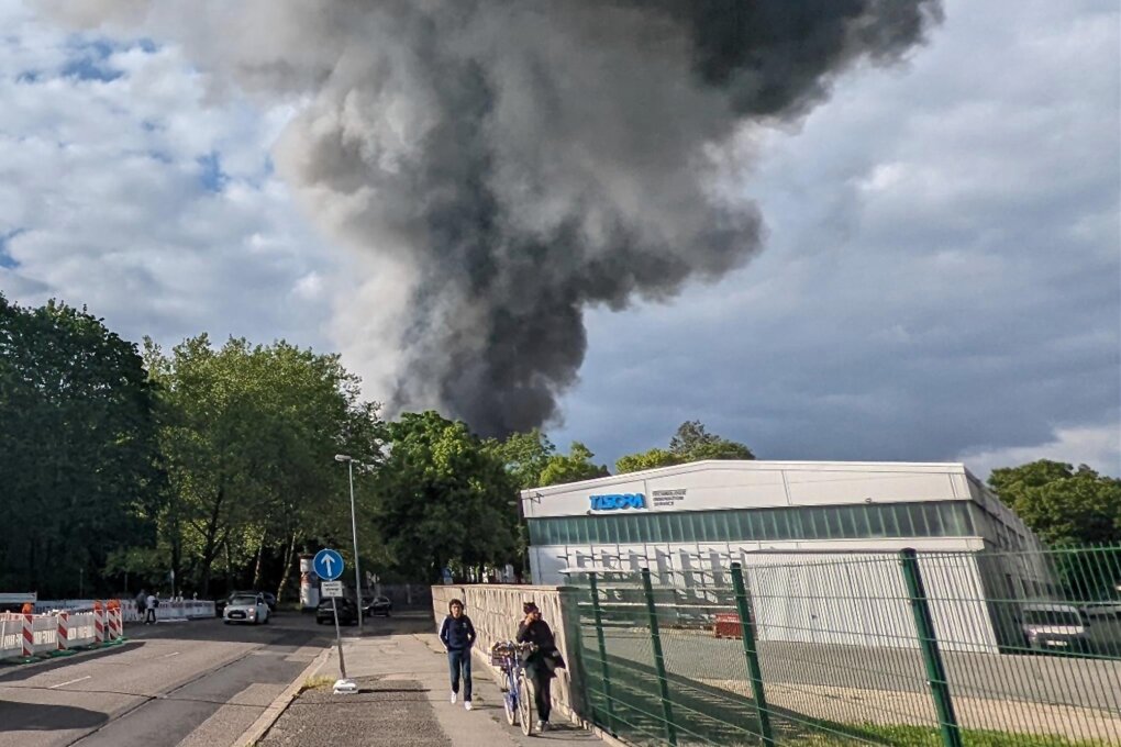 Großfeuer in Chemnitzer Gießerei: Wie giftig war der Qualm wirklich?