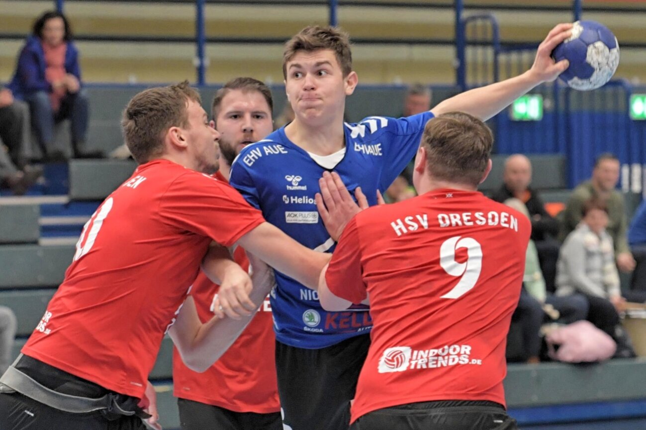 Handball: Juniorteam vom EHV Aue muss gegen Dresden einen Taktik-Wechsel vollziehen