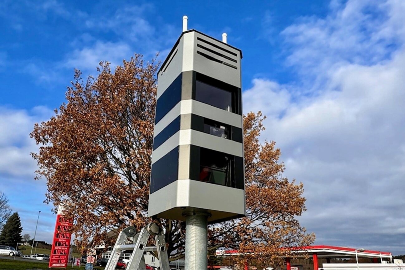 Hier gibt es teure Fotos: Neuer Blitzer bei Schneeberg aufgebaut
