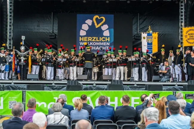 Im Zeichen von Schacht und Steigerlied: Tag der Sachsen in Aue-Bad Schlema eröffnet