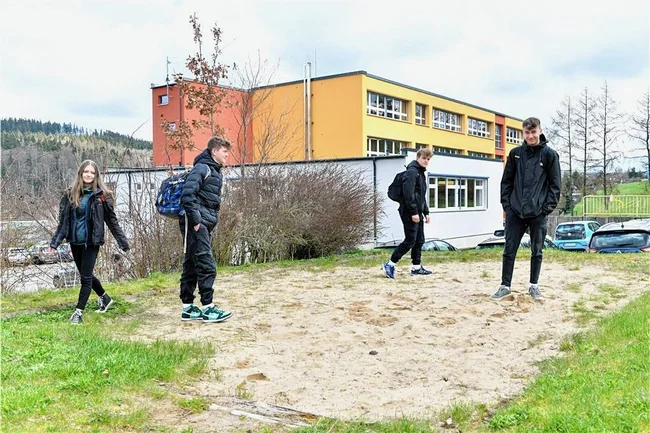 Jahrelanger Wunsch in Rechenberg: Nun erhält die Oberschule eine Lauf ...