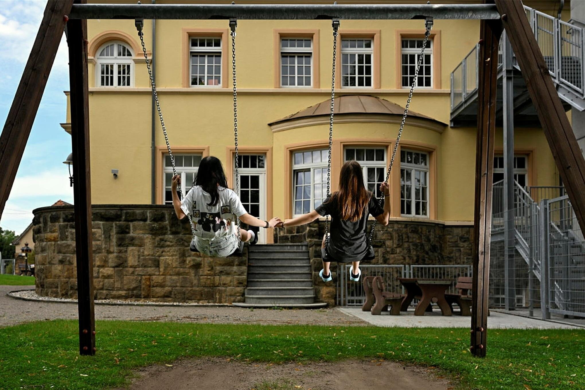 Kind vor Heim in Sachsen ausgesetzt: Was macht so eine Strafe mit den ...