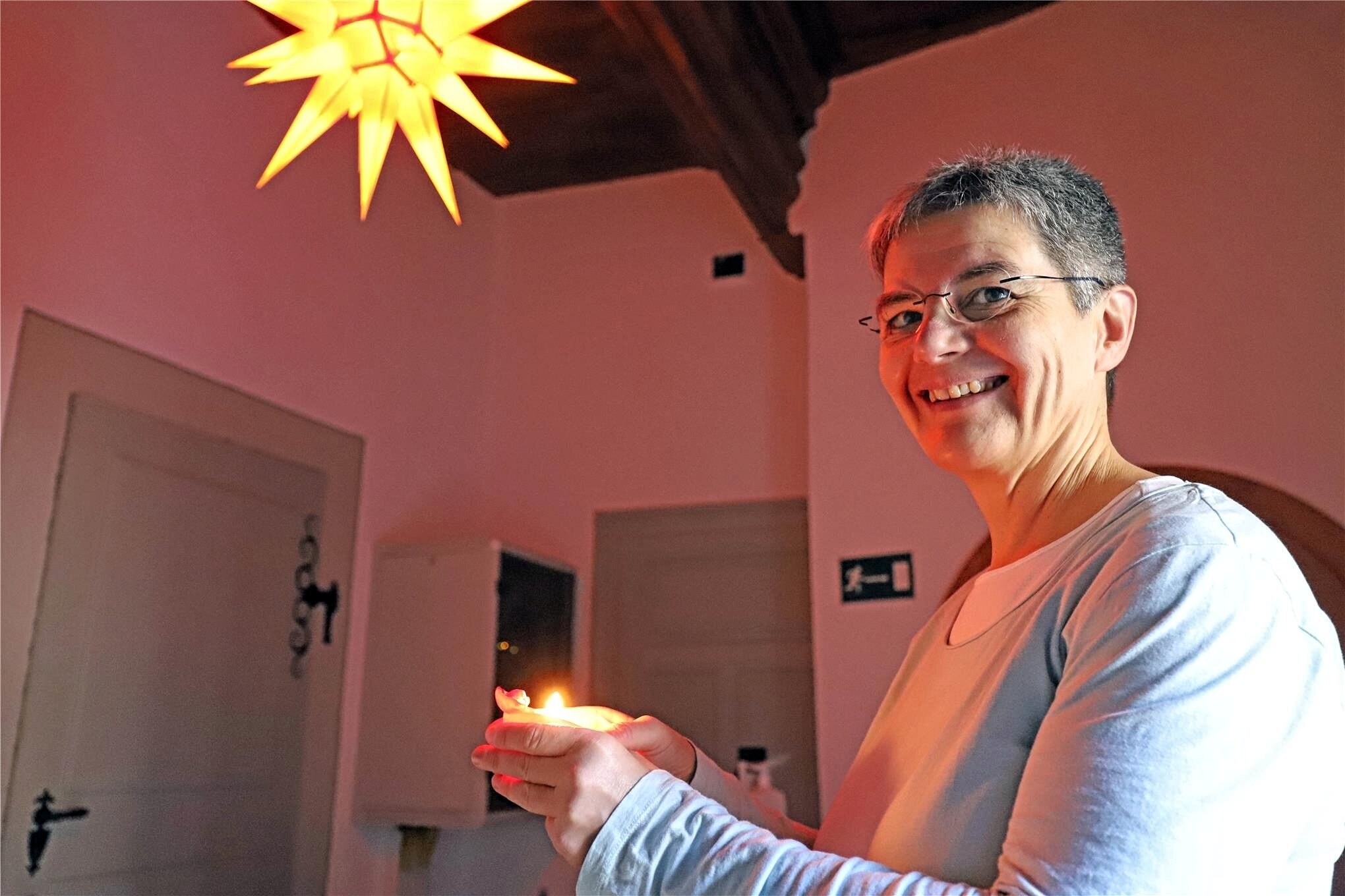 Klare Haltung, Friedenslicht und Gottvertrauen: Wie Superintendentin ...