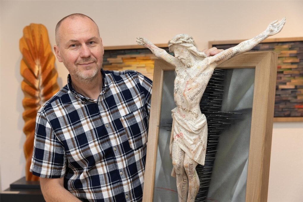 Kunst an der Grenze: Wie ein Bildhauer aus dem Erzgebirge den russischen Bären als Spinner entlarvt