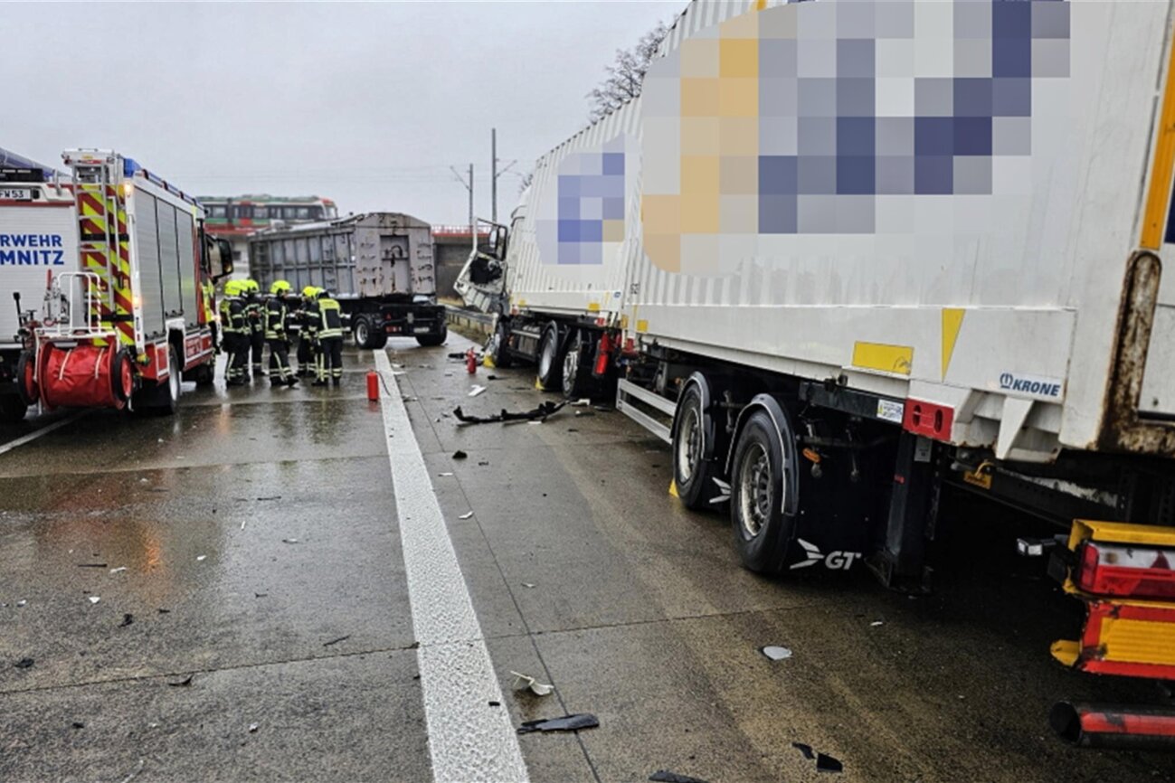 Langer Stau nach Unfall mit zwei Lkw auf der A4 bei Chemnitz-Glösa