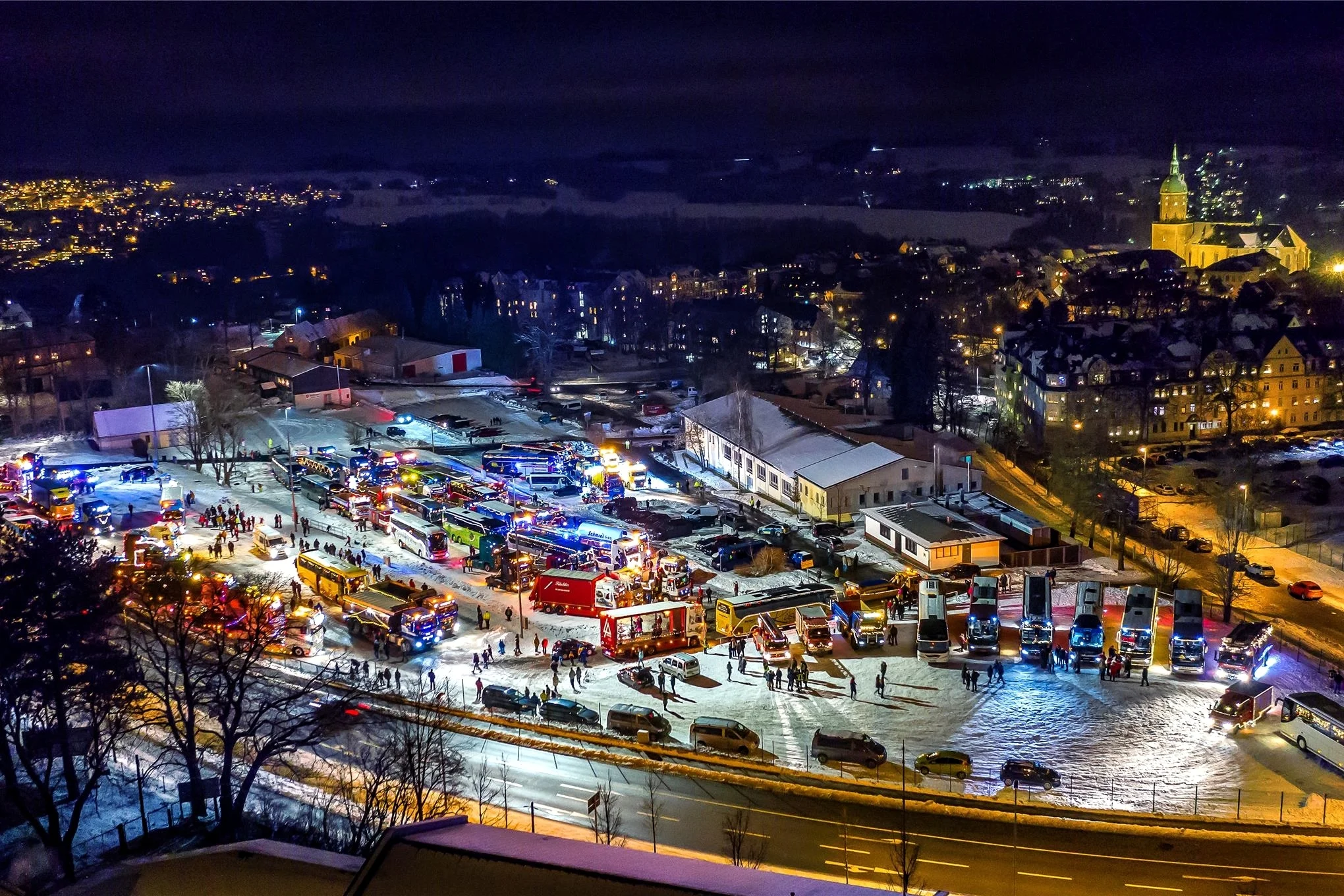 Lichterfahrt Im Erzgebirge: Wann man die geschmückten Brummis sehen kann