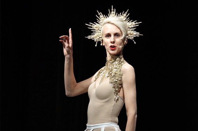 Lisa Eckhardt in Zwickau: Kaiserin mit losem Mundwerk