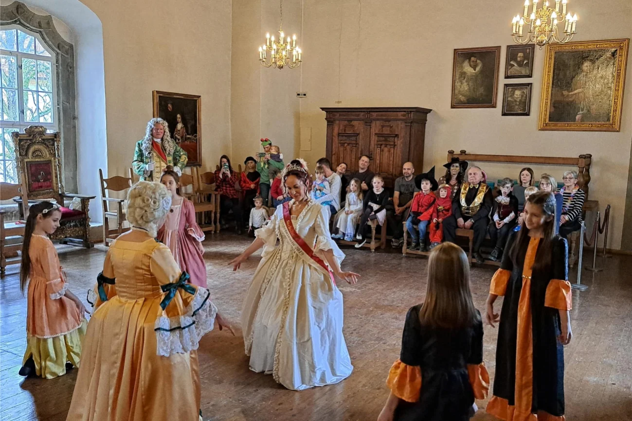 Maskenball für Kinder im Glauchauer Schloss
