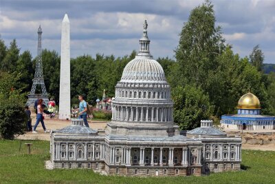 Miniwelt Lichtenstein eröffnet Festwoche mit der Enthüllung eines der ...
