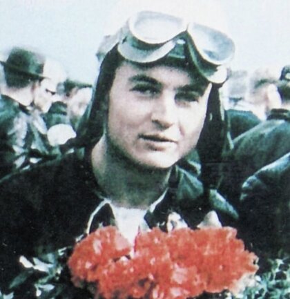 Motorradsportler würdigen eine Legende: das "Fischer-Hansel"