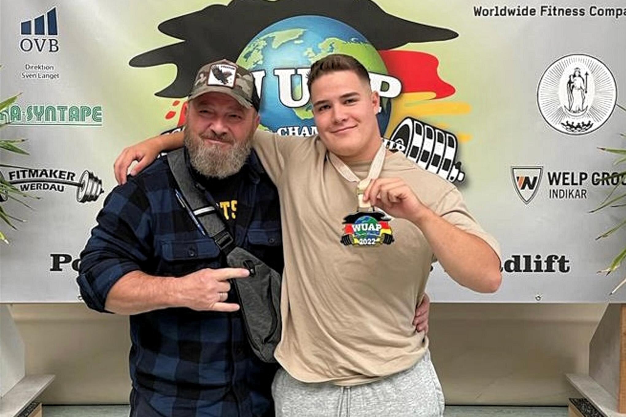 Muskelpaket aus Geyer hilft jungem Hünen aus Oberwiesenthal