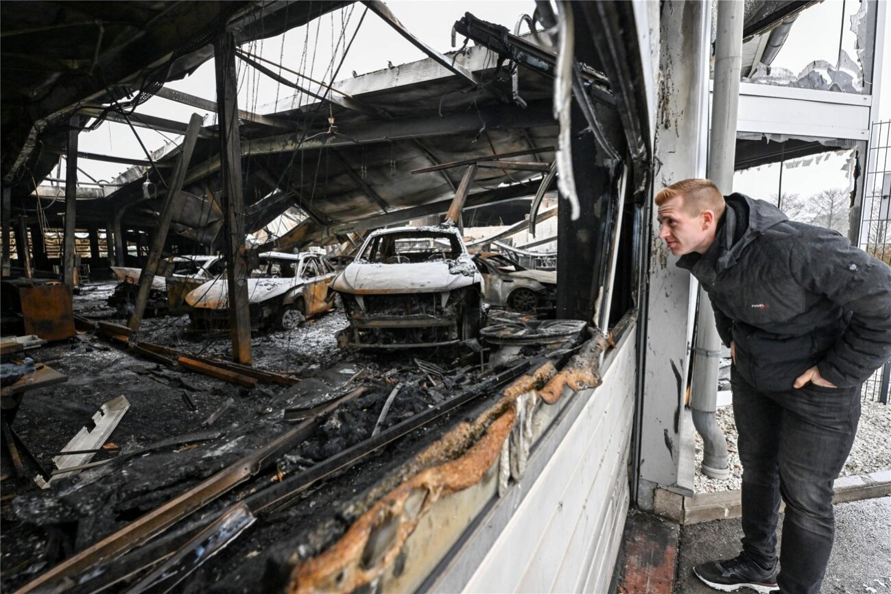 Nach Autohaus-Großbrand in Mittelbach: Abverkauf, Abriss, Aufbau bei ...
