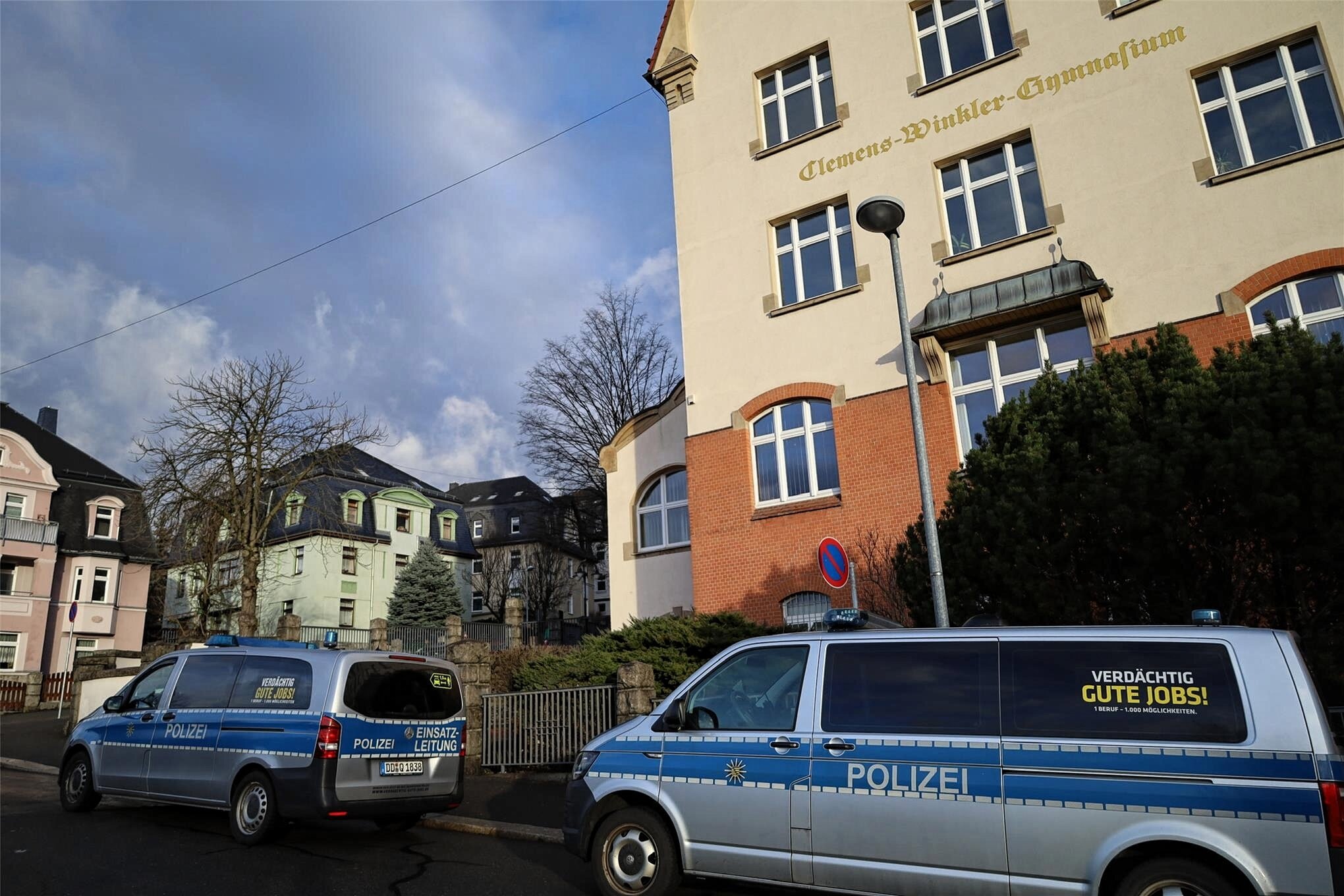 Nach Bombendrohung gegen Gymnasium in Aue Unterricht abgesagt – Polizei beendet ihren Einsatz
