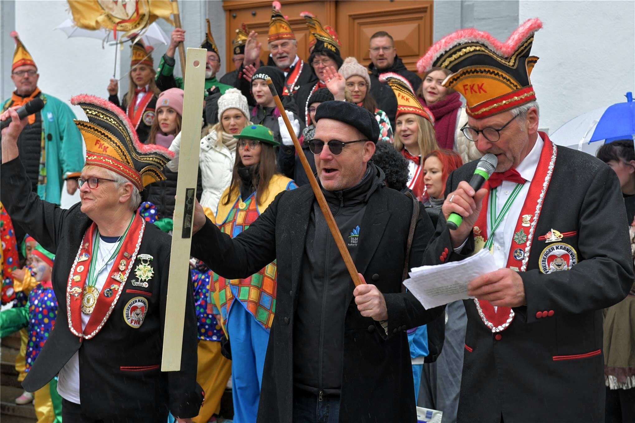 Närrische Schulmeister: Karnevalisten übernehmen die Macht im Rathaus Freiberg