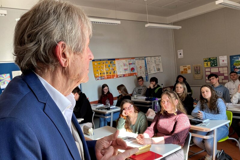 Nazi-Aufklärer an Reichenbacher Schule: Wenn einer „Spasti“ sagt - dann ...