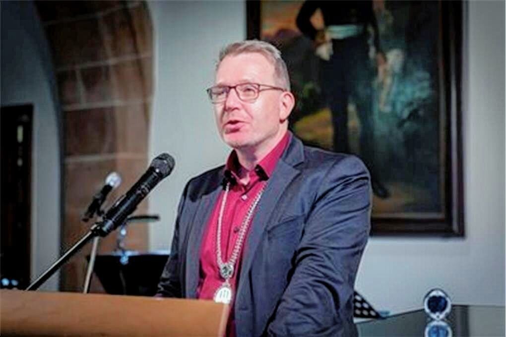 OB Sven Krüger schließt jetzt auch Ehen in Freiberg - auf Wunsch von Brautpaaren