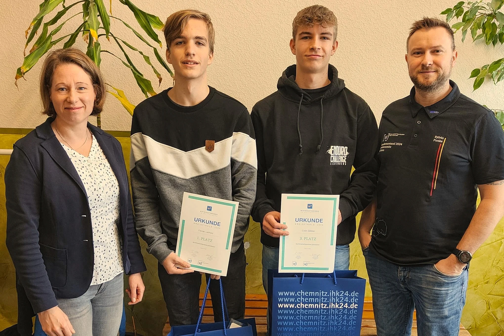 Oberschüler aus Rechenberg-Bienenmühle räumen bei Wirtschaftsquiz ab