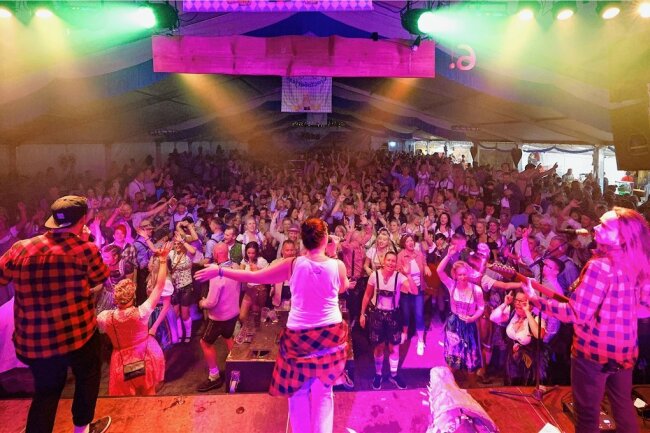 Partylaune beim "Croctoberfest" in Oberlungwitz