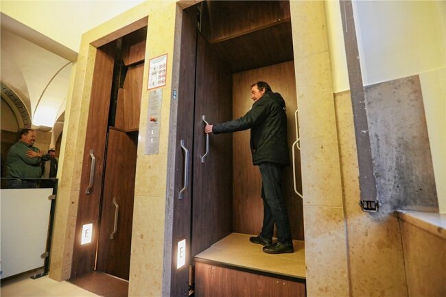 Paternoster im Rathaus steht still