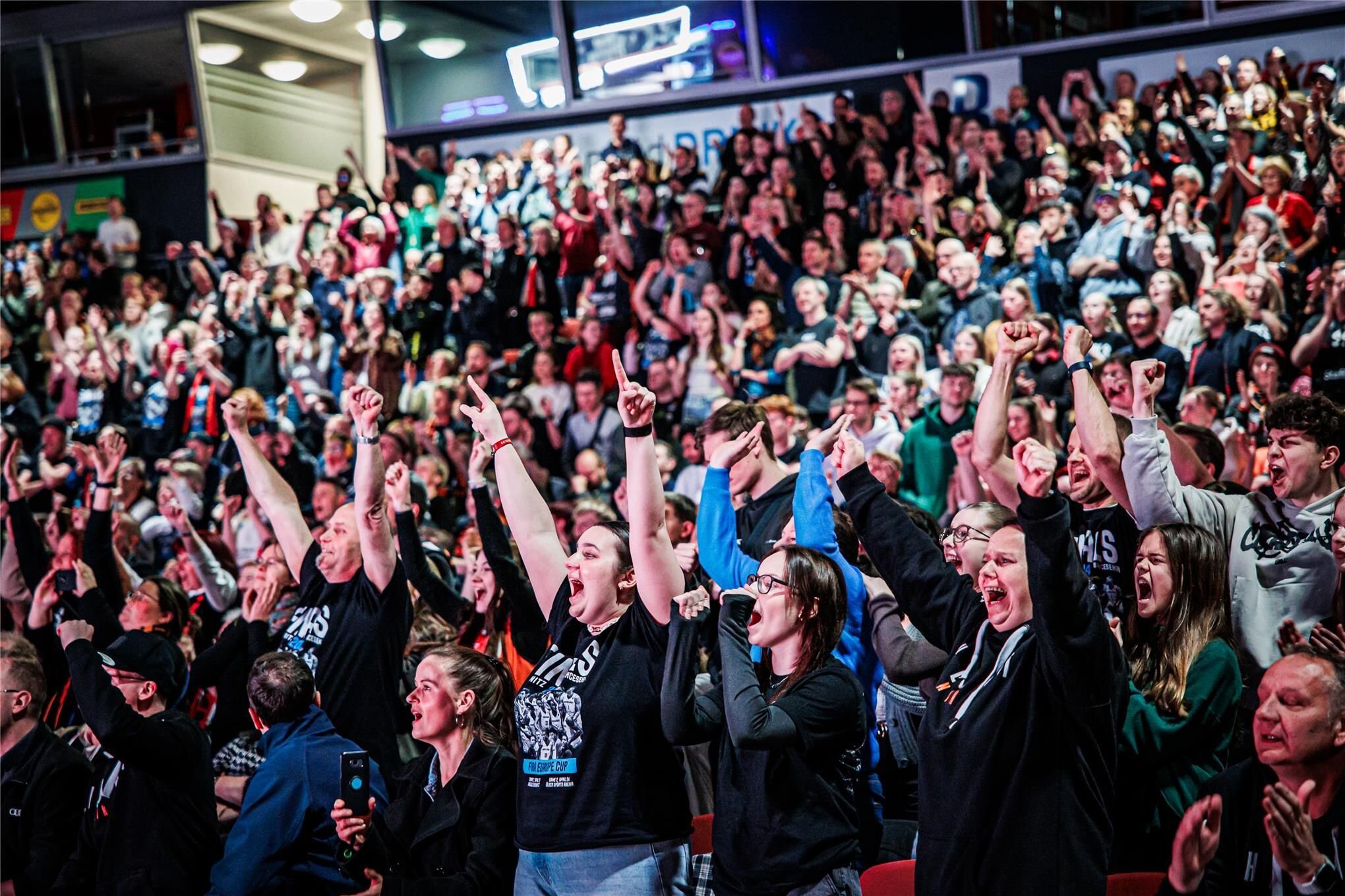 Public Viewing: 2000 Fans feiern in der Messe Chemnitz den ersten Titel ...