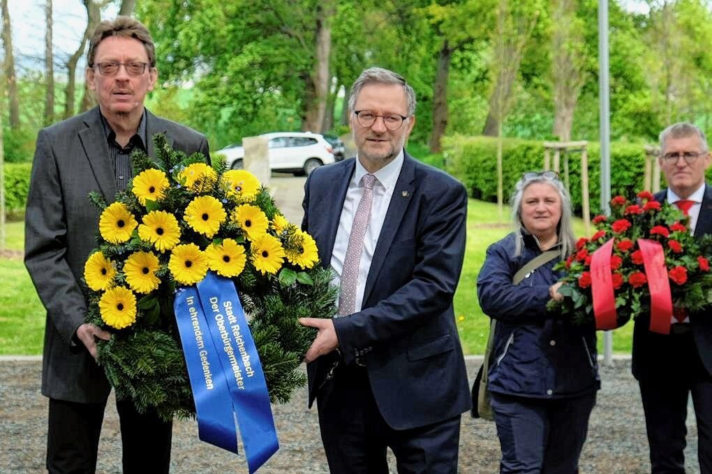 Reichenbach: Ein Kranz in Zeiten des Krieges markiert das Ende der Amtszeit