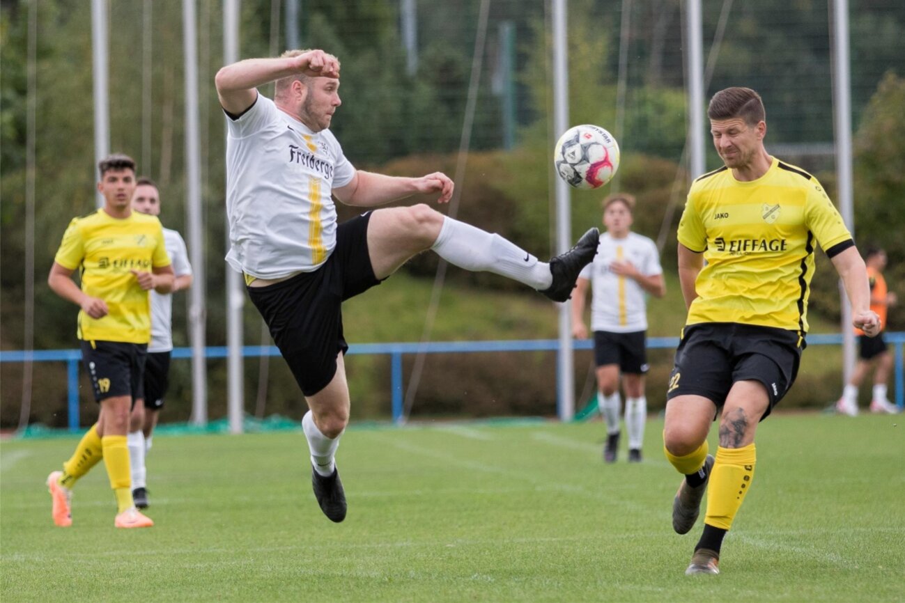 Rico Thomas schießt BSC-Kicker auf Platz 2 und sich an die Spitze der ...