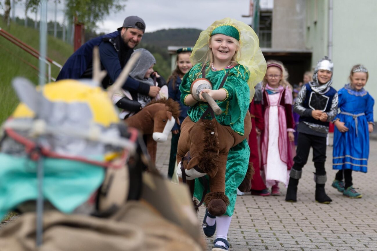 Ritter und Burgfräulein: Kita-Knirpse im Erzgebirge auf Zeitreise ins ...