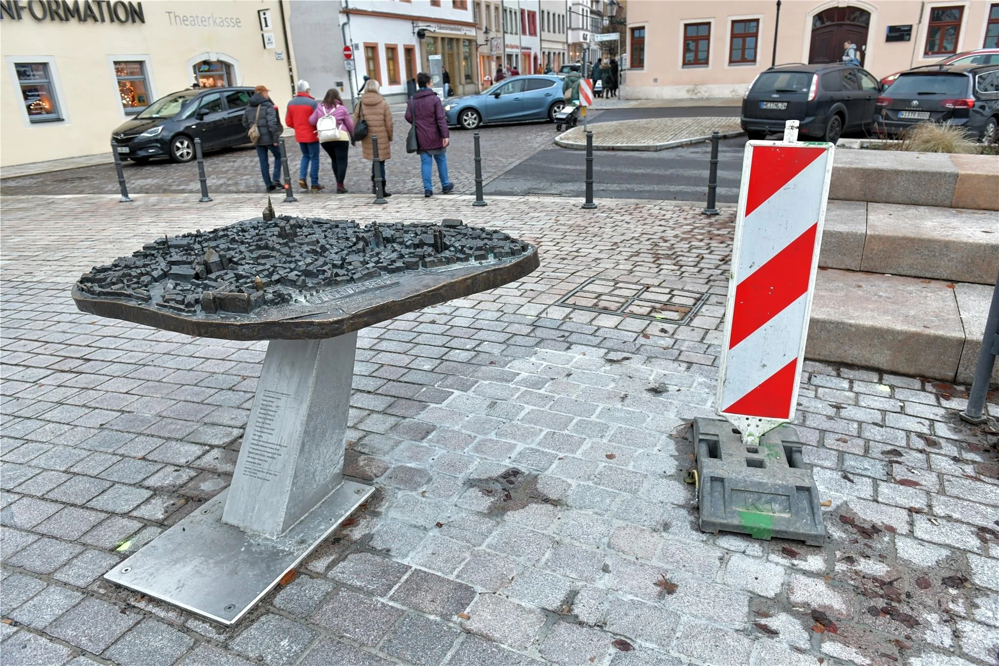 Schlossplatz in Freiberg: Wo bleibt die Skulptur?