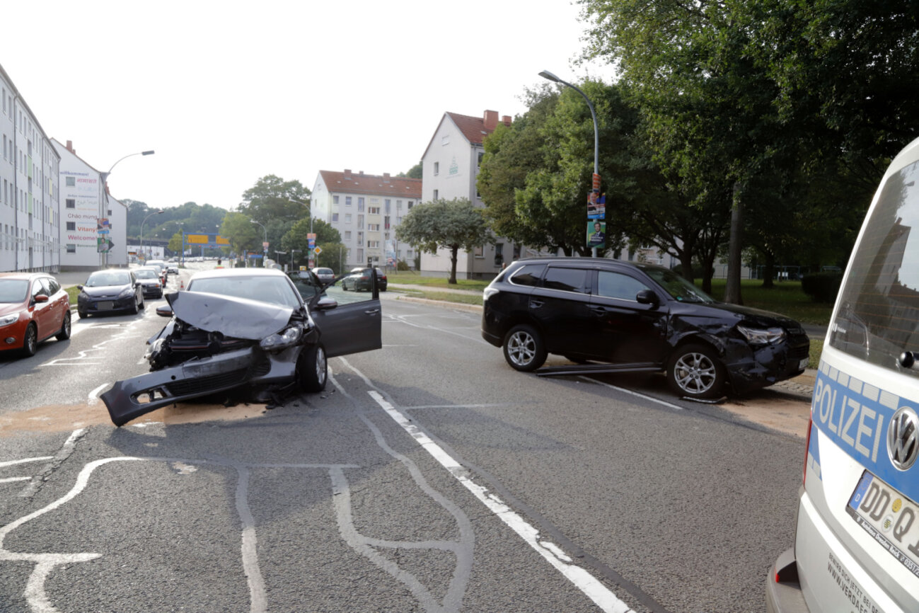 Sechs Verletzte nach Unfall auf Kreuzung