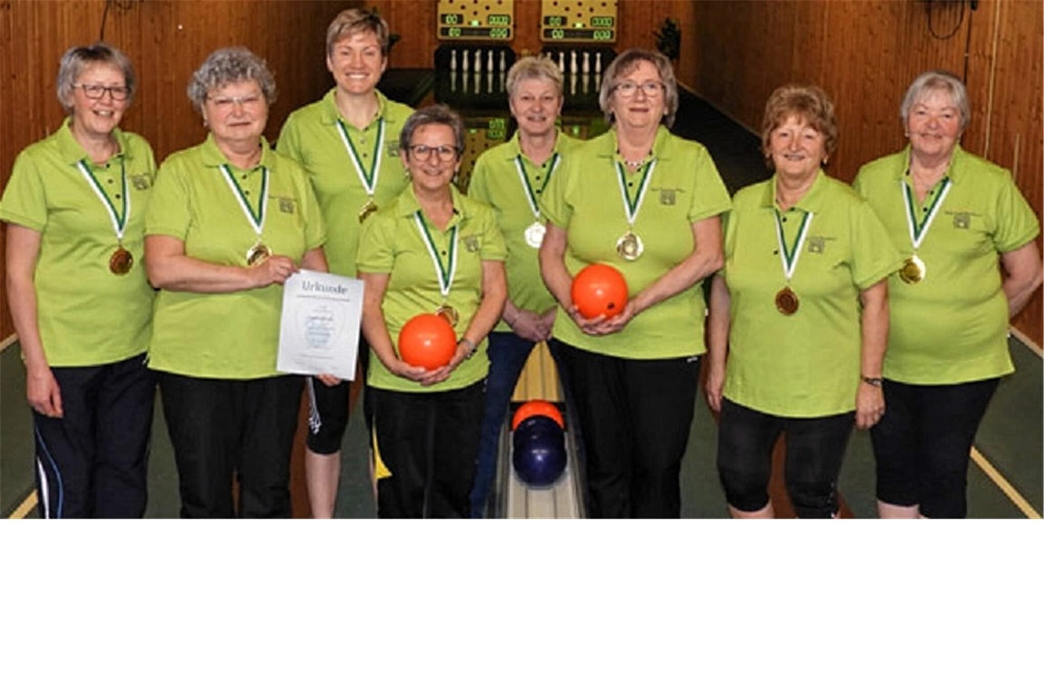 Spielgemeinschaft der Keglerinnen aus Thum und Buchholz schiebt sich ...